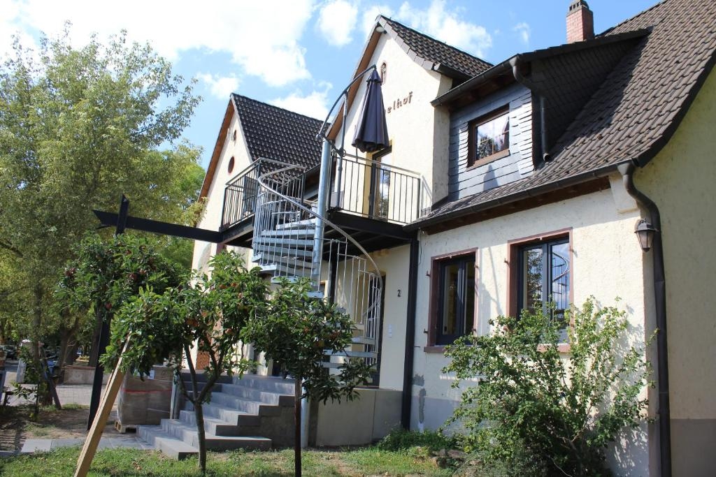 Komfortable ruhige Ferienwohnung direkt am Rhein